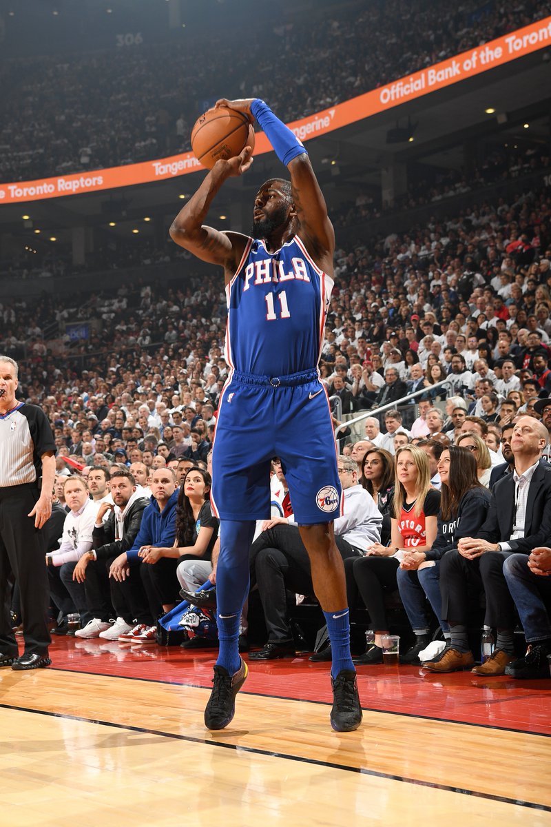 恩尼斯突破上篮打成2+1，洛瑞情急拉人被吹犯规 - 球迷屋