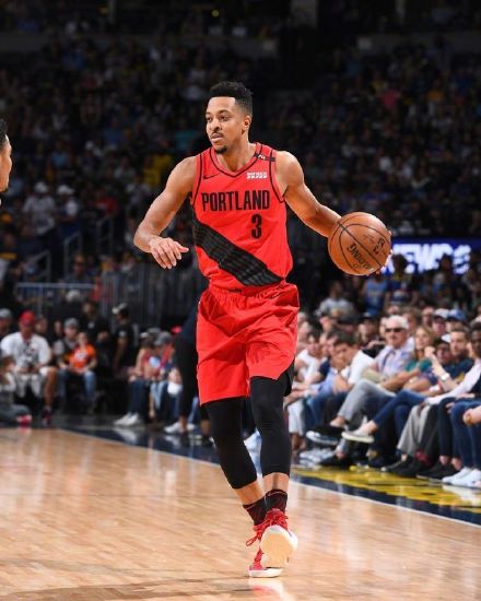 首节还剩6分钟，开拓者18-15领先勇士，CJ已得到8分了 - 球迷屋