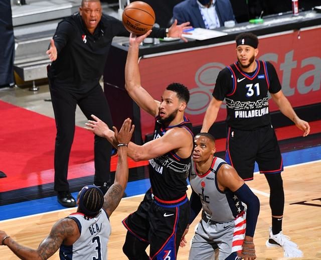 2场18铁！威少躺在“席梦思”手脚发软 费城5虎围剿奇才王炸 - 球迷屋