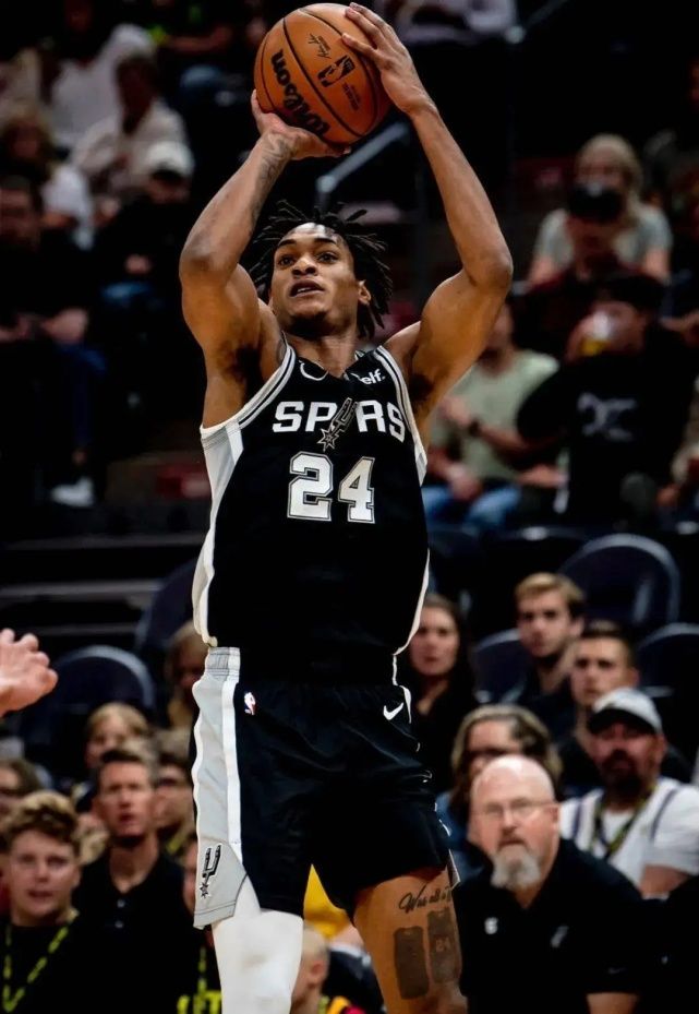 等了2年终于熬出头！马刺瓦塞尔成波波新宠 新赛季冲1奖项 - 球迷屋