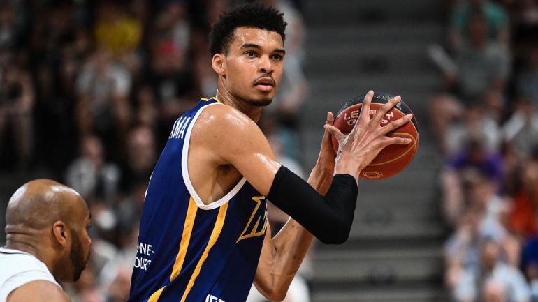 VictorWembanyama更新，亮点:NBA选秀第一名的前景在职业总决赛揭幕战中罕见 - 球迷屋