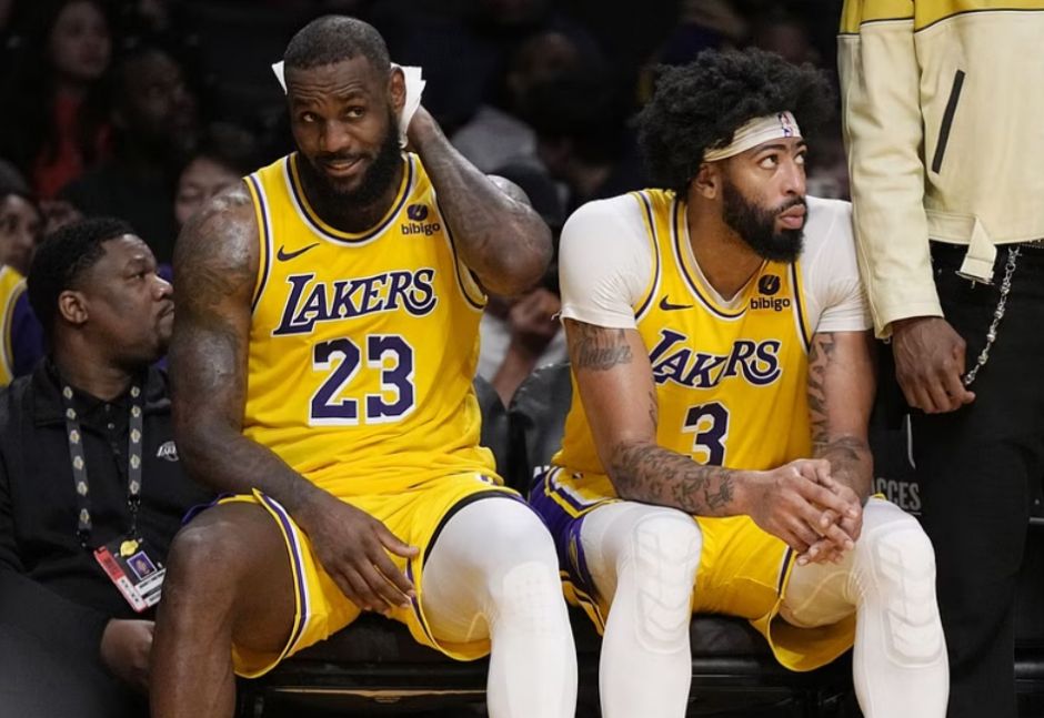 NBA1日NBA前瞻：詹姆斯浓眉挑战西部黑马 哈登战勇士冲击新里程碑 - 球迷屋