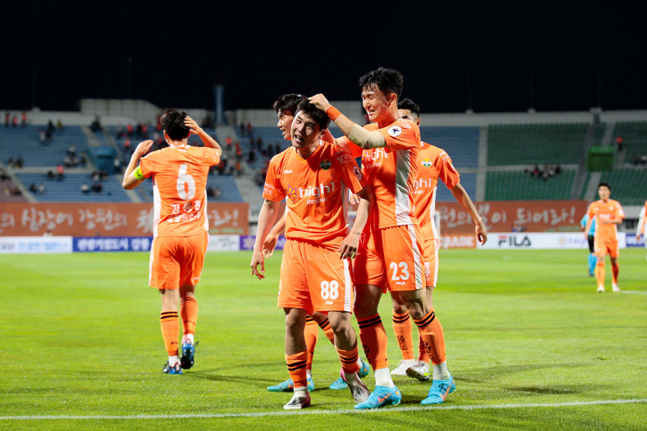 K联赛头名之争！金泉尚武VS江原FC比分推荐 主队欲击溃客队江原，巩固联赛排名 - 球迷屋